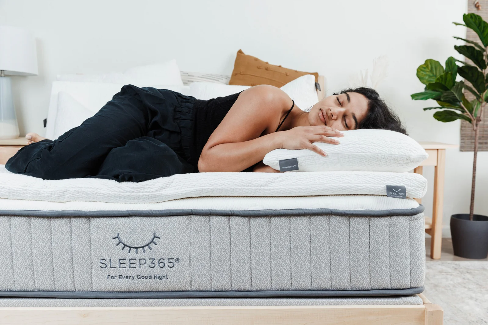 Best Mattress for Back and Hip Pain: What Side Sleepers Need to Know ...